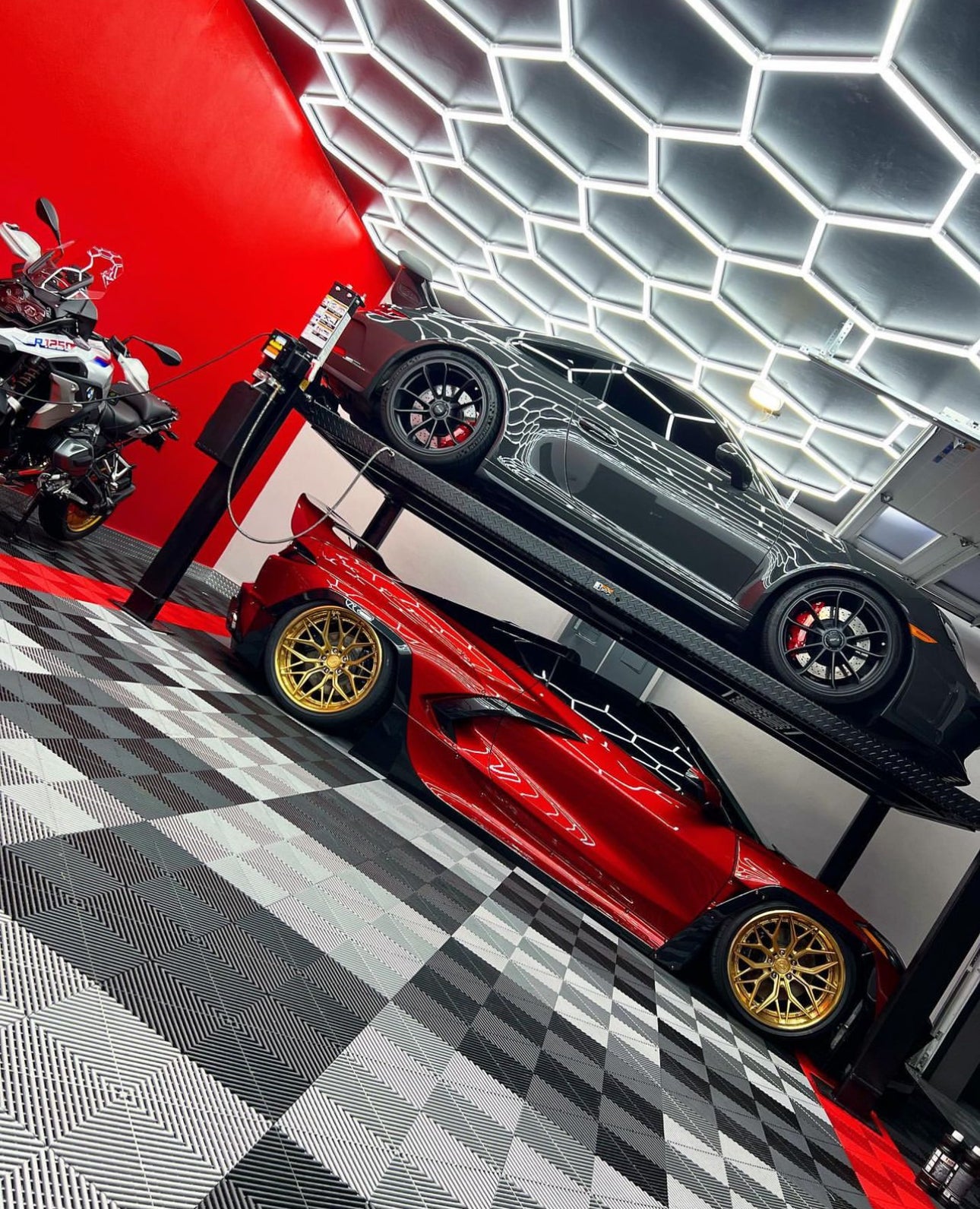 Detail Garage Led Lights & Modular Flooring